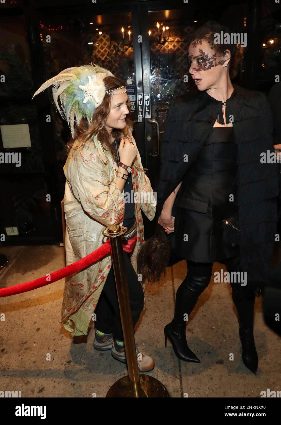 Photo by: John Nacion/STAR MAX/IPx 2019 10/31/19 Drew Barrymore annd ...