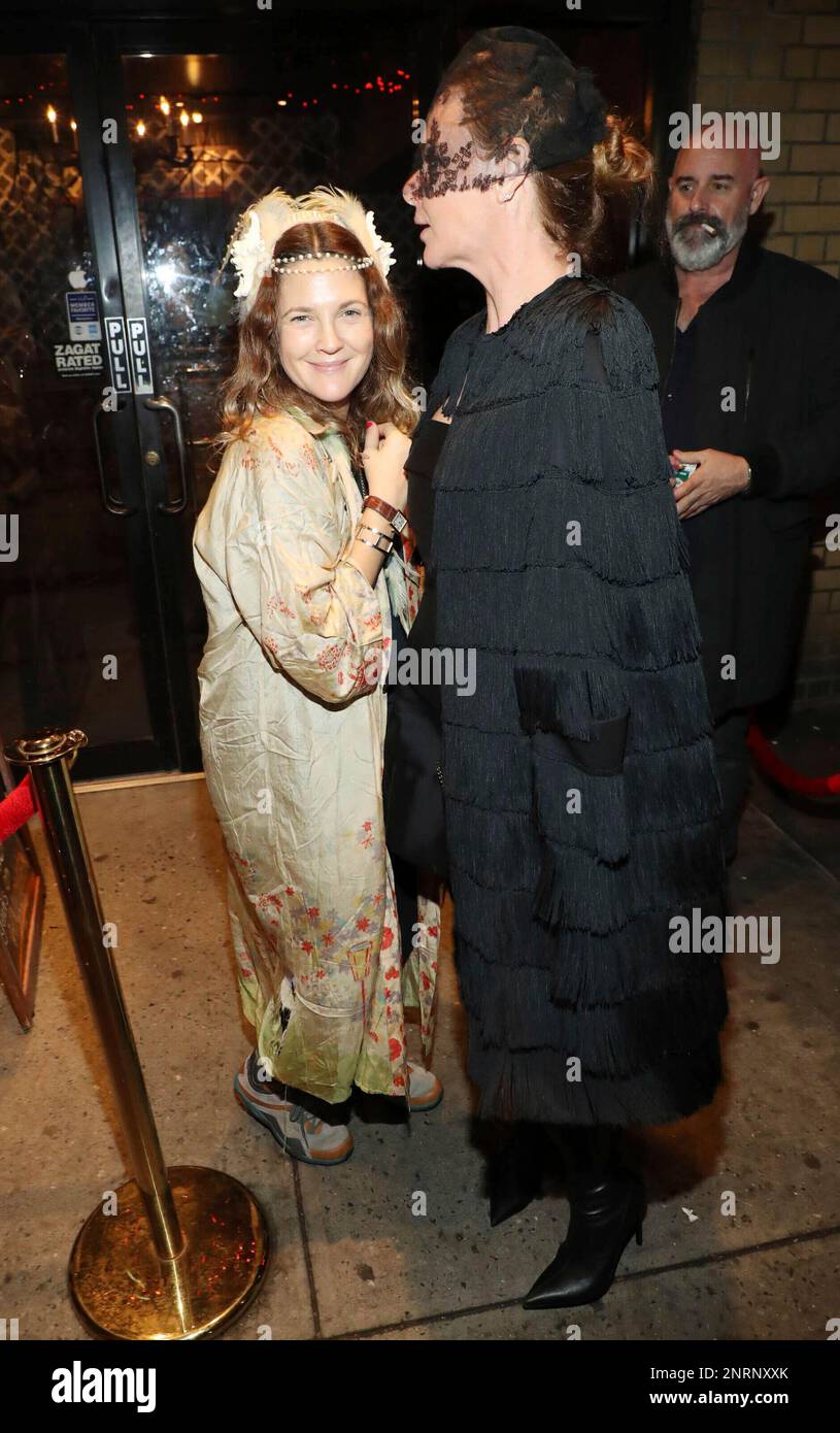 Photo by: John Nacion/STAR MAX/IPx 2019 10/31/19 Drew Barrymore annd ...