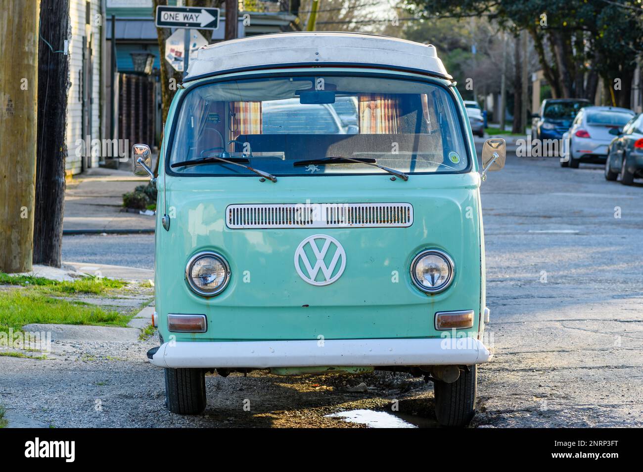 Vw minibus hi-res stock photography and images - Alamy