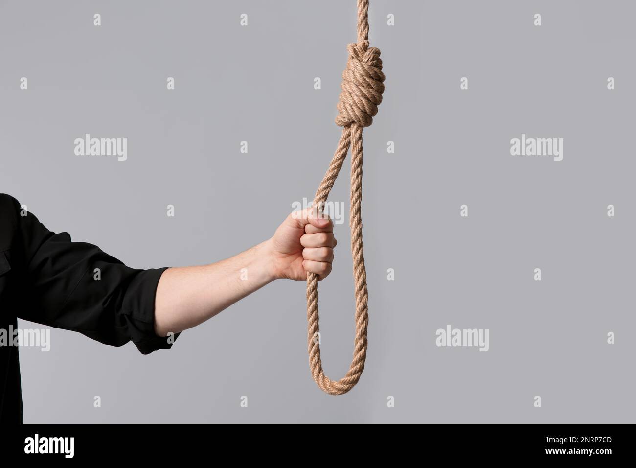 Hand holding hanging noose rope hi-res stock photography and images - Alamy