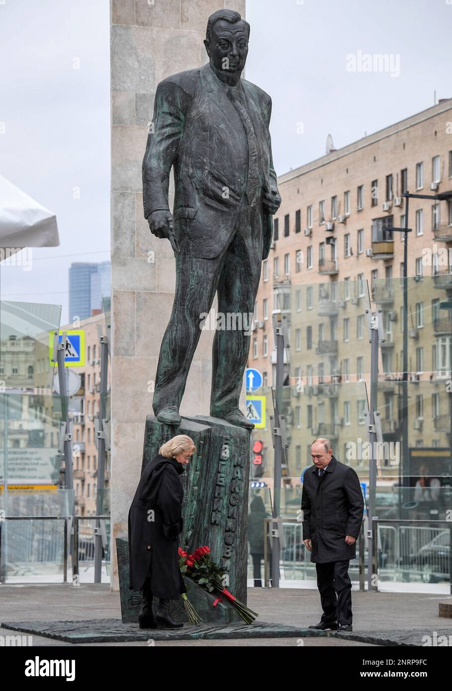 Russian President Vladimir Putin, right, and Yevgeny Primakov's widow ...
