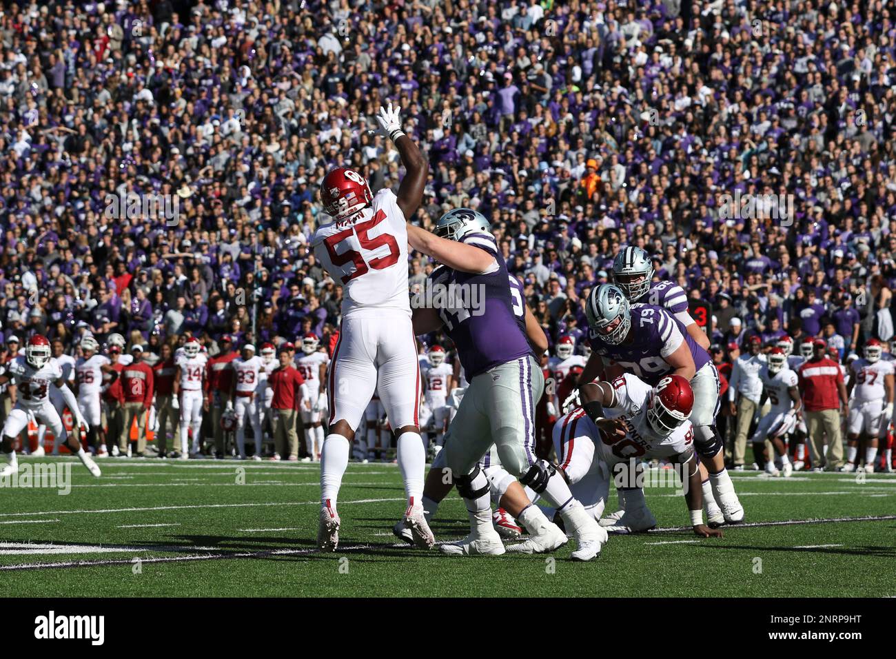 MANHATTAN, KS - OCTOBER 26: Oklahoma Sooners defensive lineman Kenneth ...