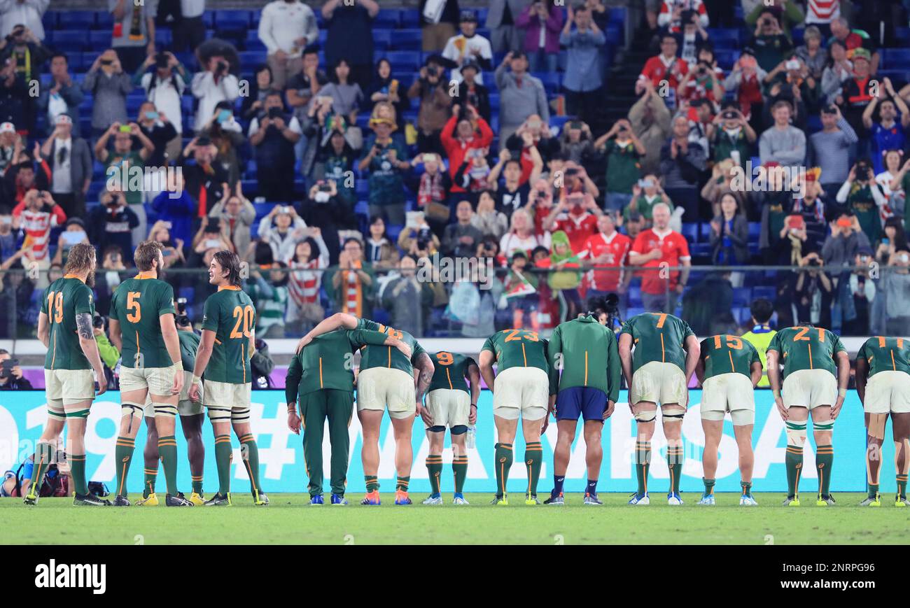 Members of South Africa bow after winning the Rugby World Cup semifinal ...
