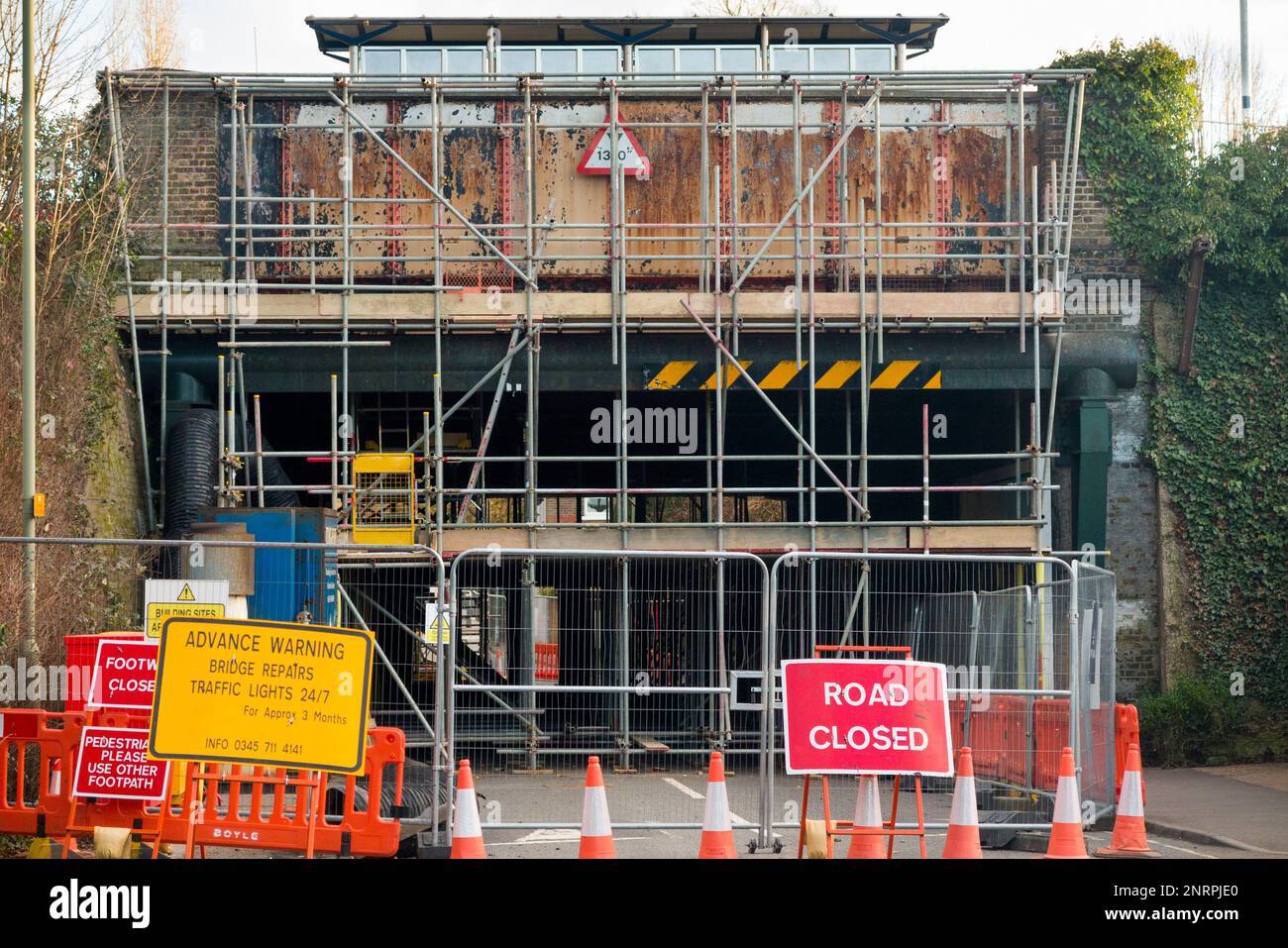 Scaffold rail hi-res stock photography and images - Alamy