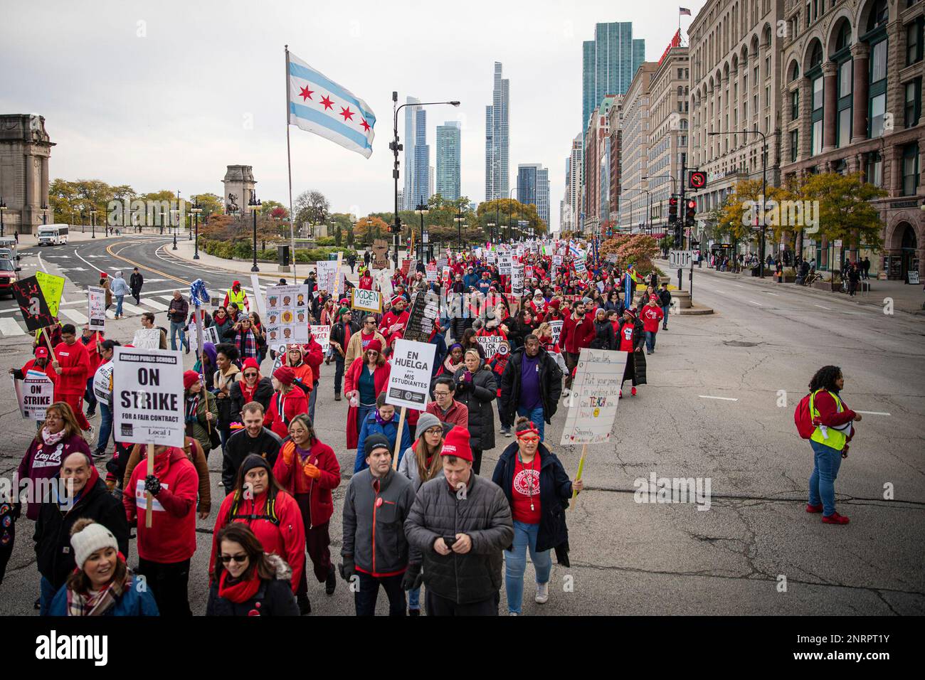 Members of the Chicago Teachers Union and SEIU Local 73 rally at ...