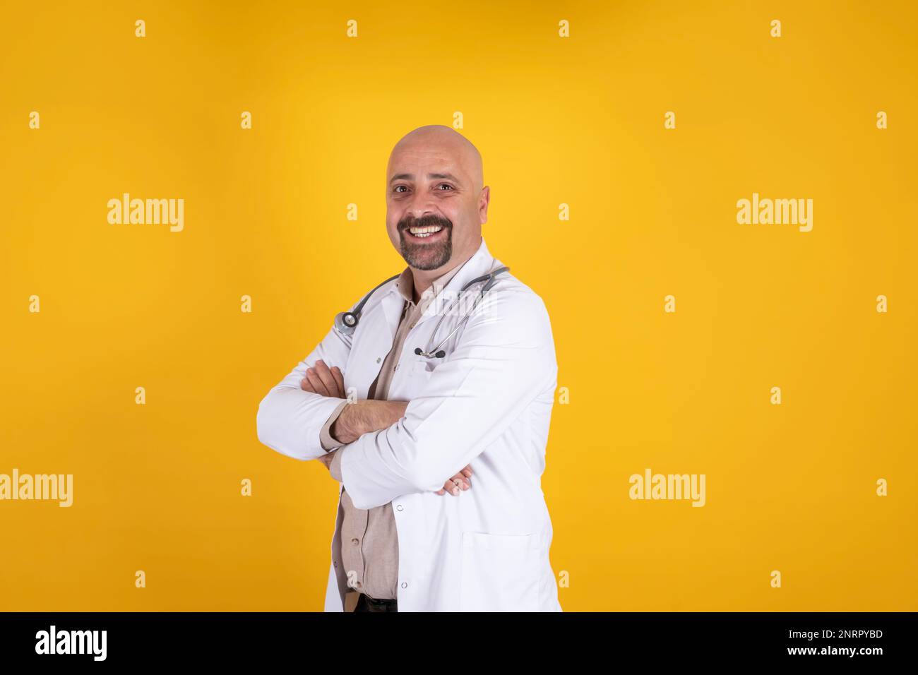 Portrait of confident smiling caucasian doctor. Male health care ...