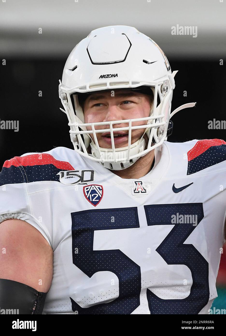LOS ANGELES, CA - OCTOBER 19: Arizona Wildcats offensive lineman Jon ...