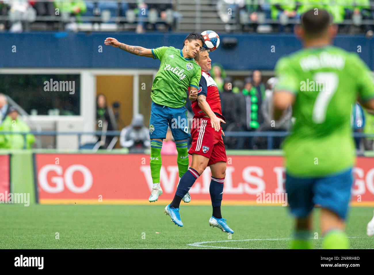 Seattle Sounders forward Raul Ruidiaz (9) wins the header against FC ...