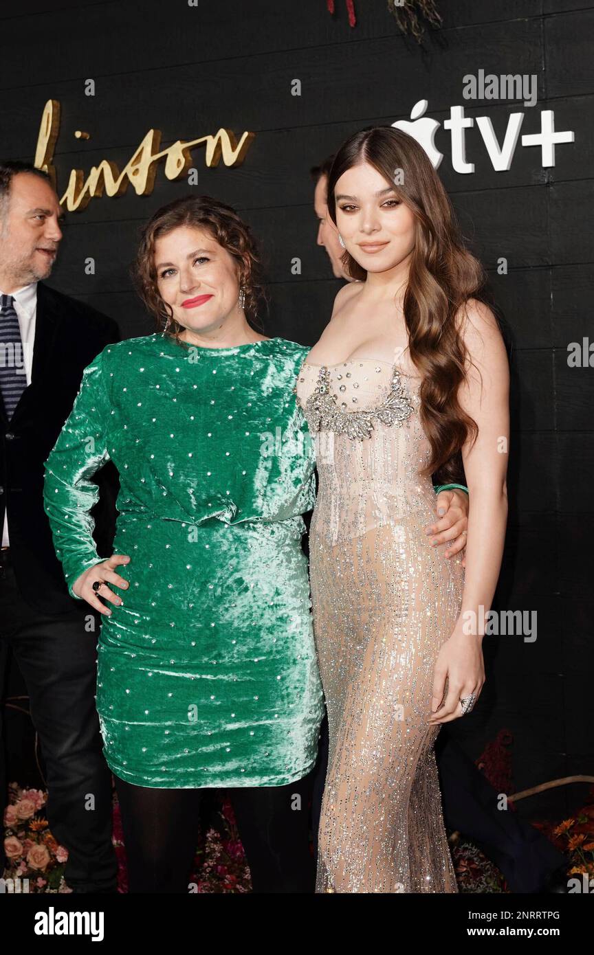 Photo by: John Nacion/STAR MAX/IPx 2019 10/17/19 Alena Smith and Hailee Steinfeld at the ...