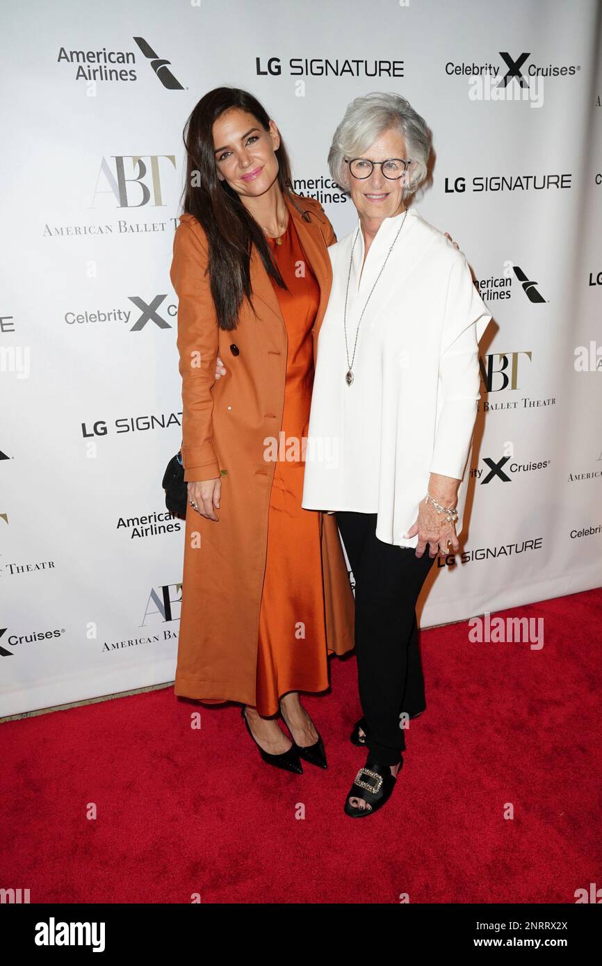 Photo by: John Nacion/STAR MAX/IPx 2019 10/16/19 Katie Holmes and her ...