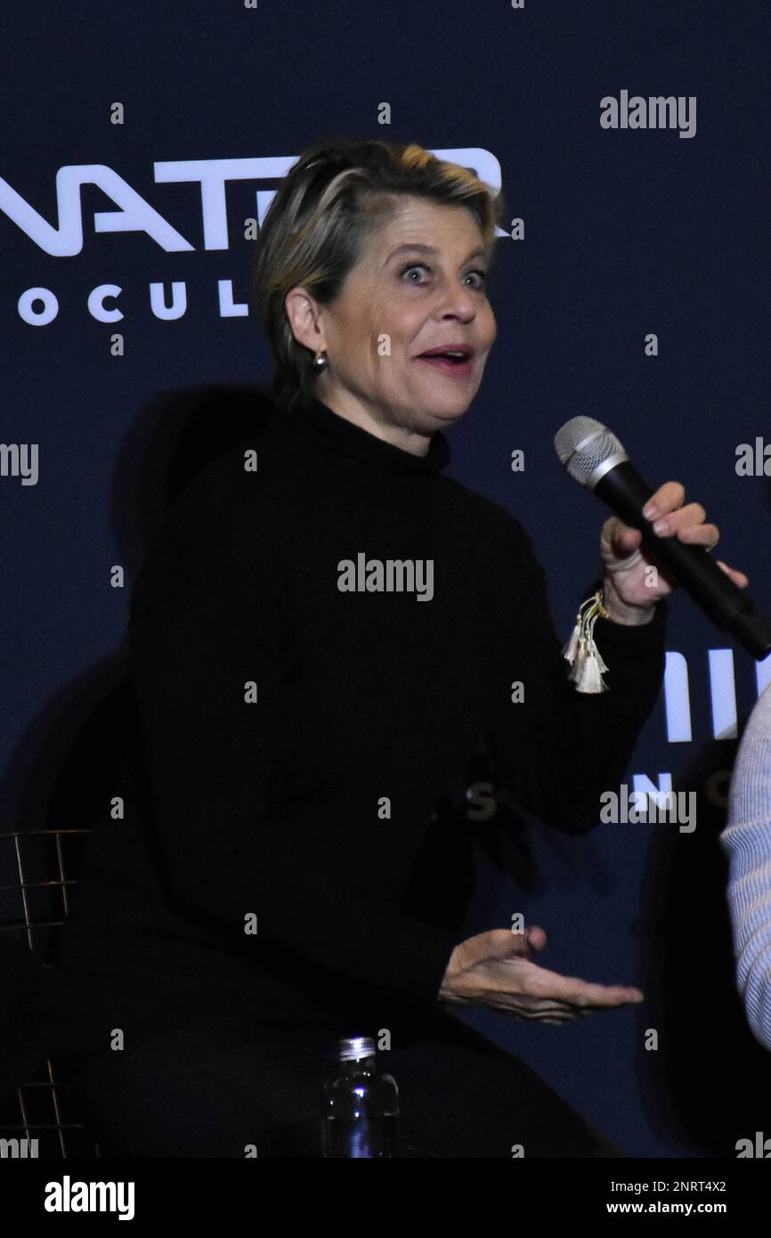 Photo by: CT/EPX/STAR MAX/IPx 10/14/19 Linda Hamilton at a press ...