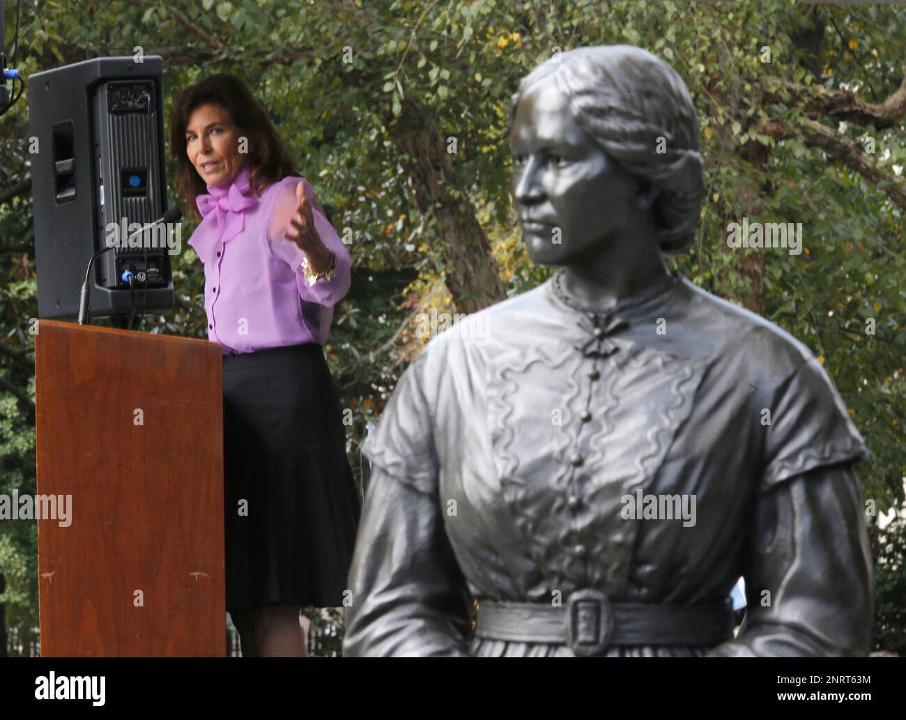 Former Virginia first lady Susan Allen gestures toward the statue of ...