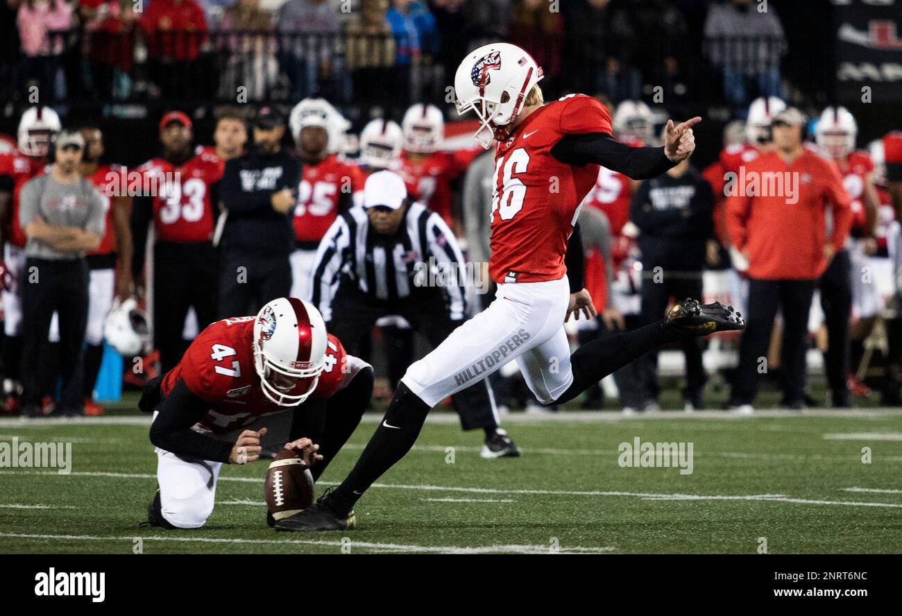 Western Kentucky Hilltoppers place kicker Cory Munson (46) attempts a ...