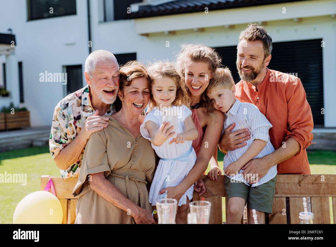 Three generations dinner outside hi-res stock photography and images ...