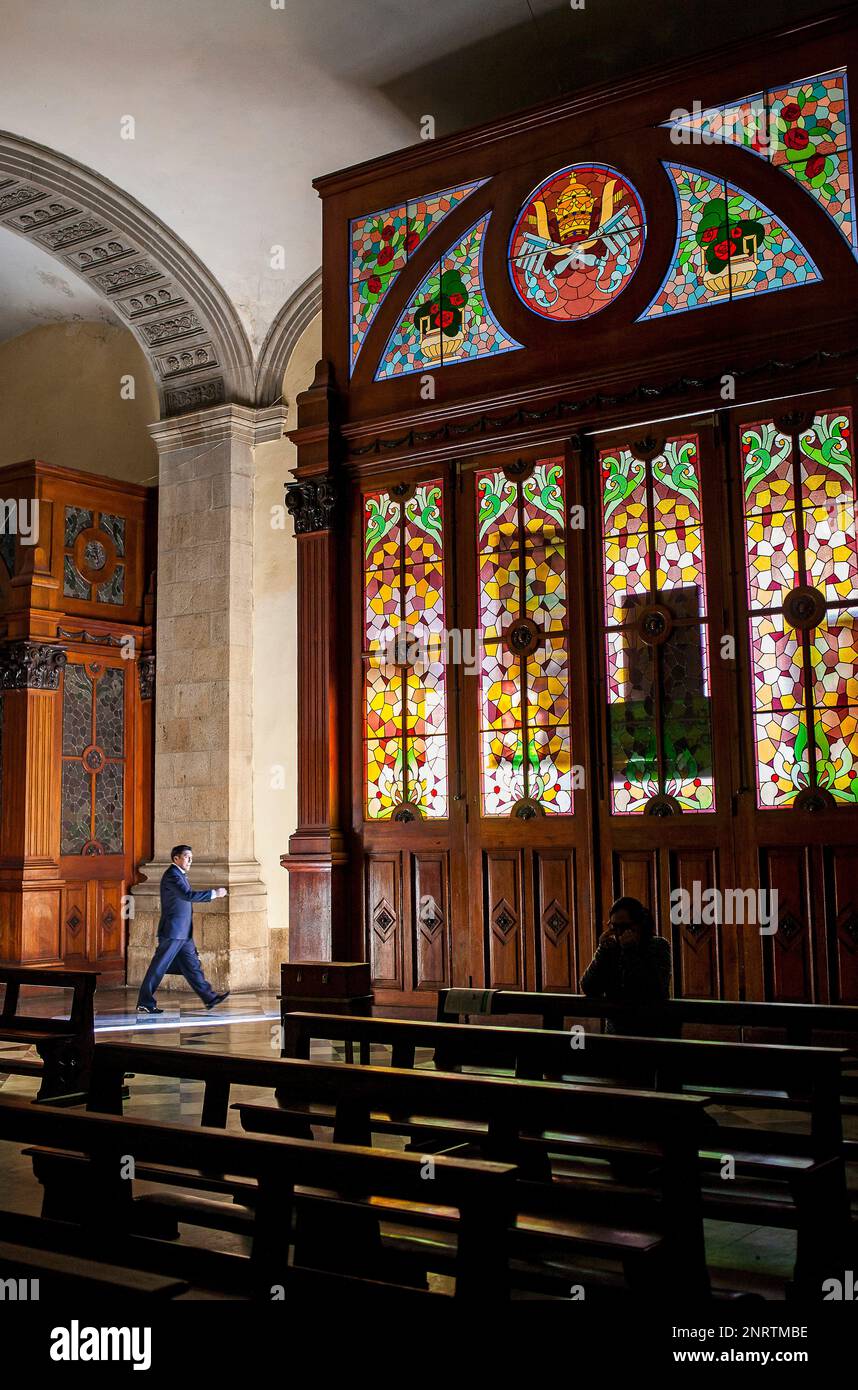 Square plaza major cathedral hi-res stock photography and images - Alamy