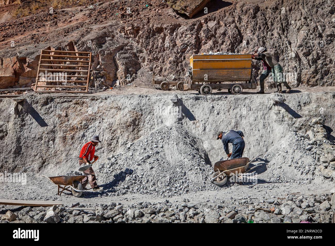 Miners at Pailaviri mine, Cerro Rico, Potosi, Bolivia Stock Photo - Alamy