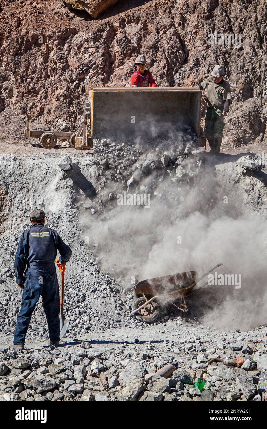 Miners at Pailaviri mine, Cerro Rico, Potosi, Bolivia Stock Photo - Alamy