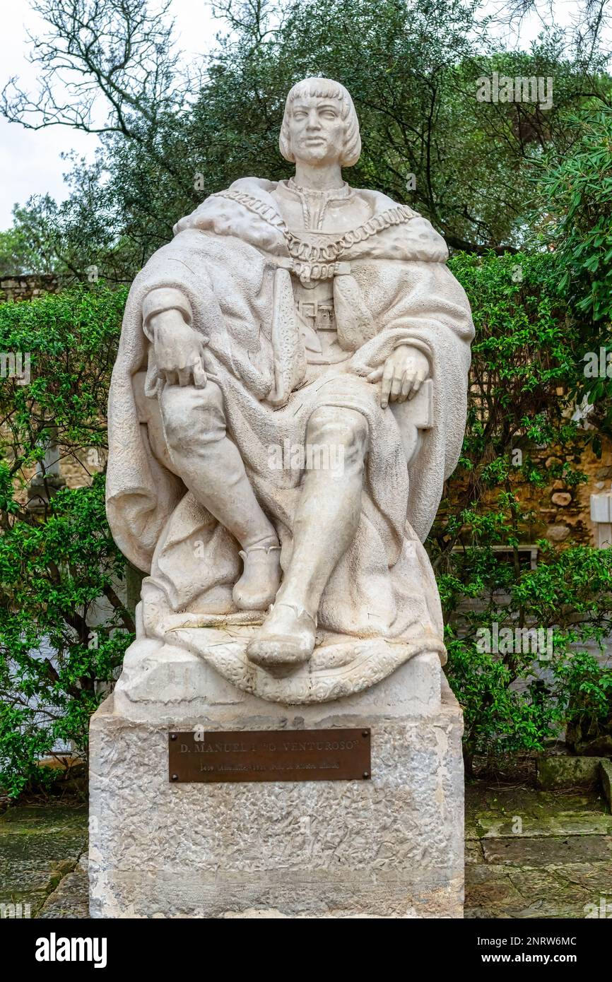 Historical saint georges castle hi-res stock photography and images - Alamy