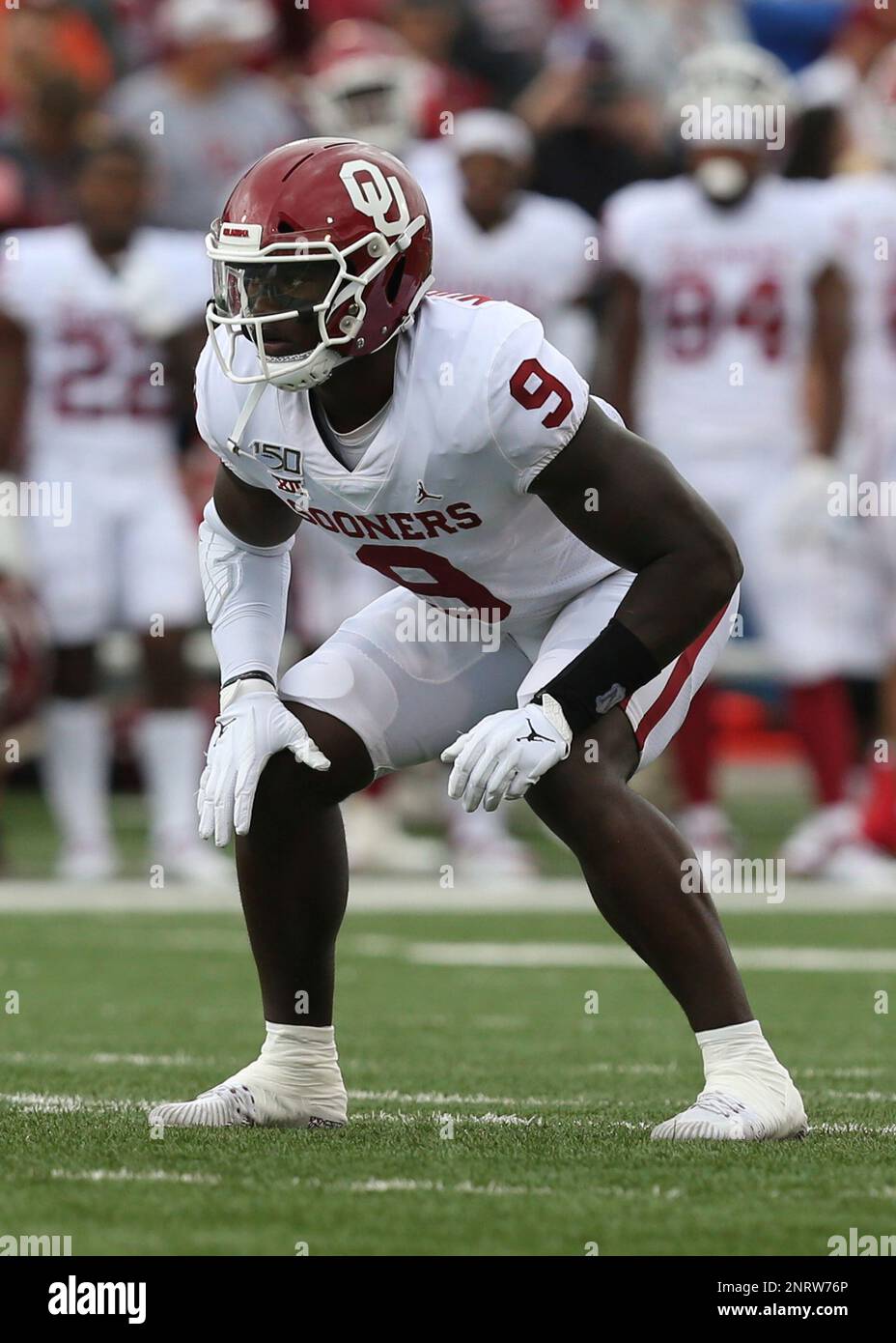 LAWRENCE, KS - OCTOBER 05: Oklahoma Sooners linebacker Kenneth Murray ...