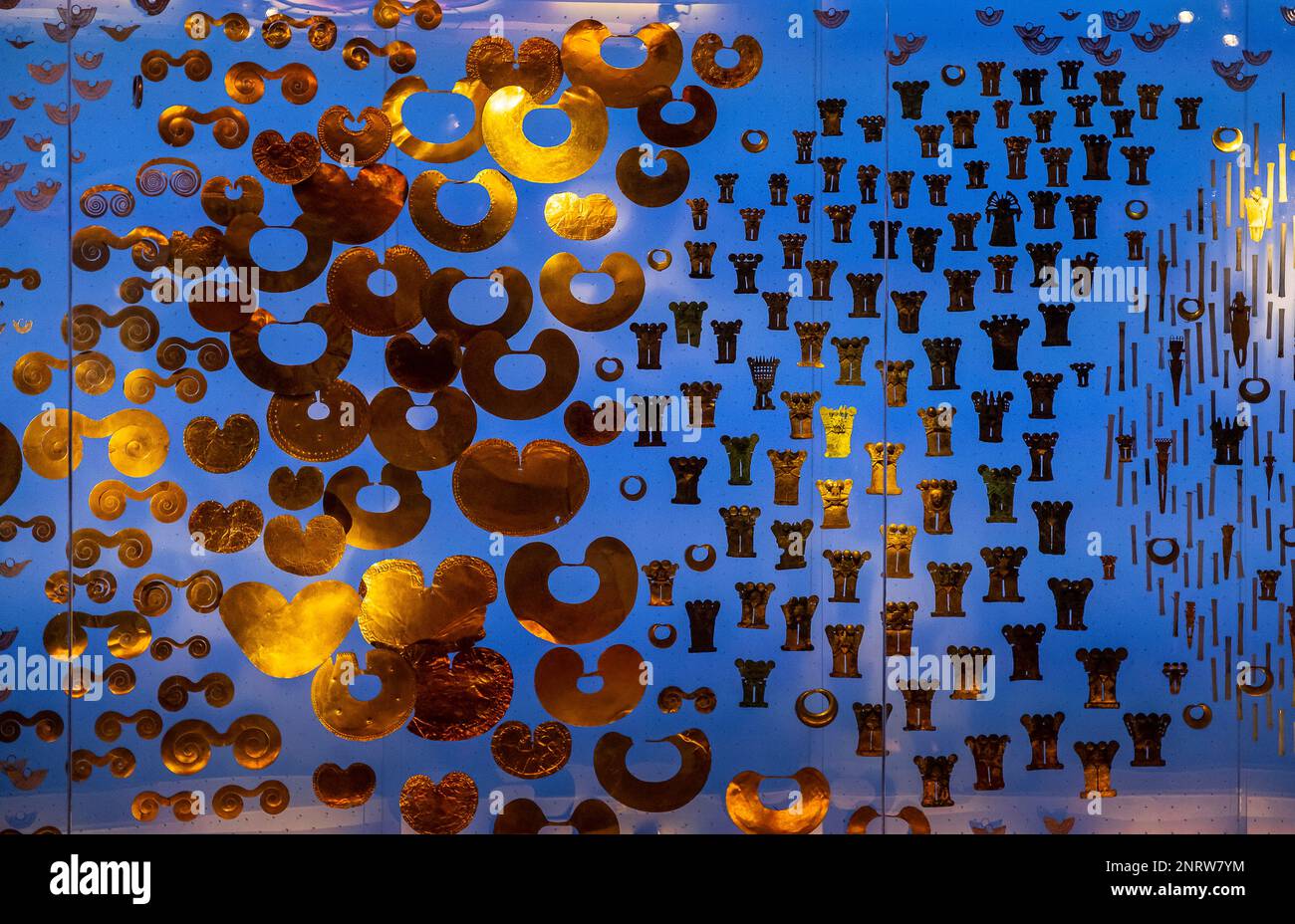 Offering room, sala de la ofrenda, Gold artifacts on display, Gold ...