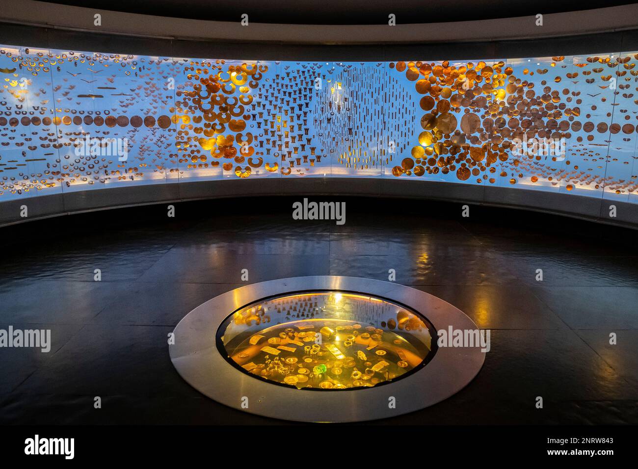 Offering room, sala de la ofrenda, Gold artifacts on display, Gold ...