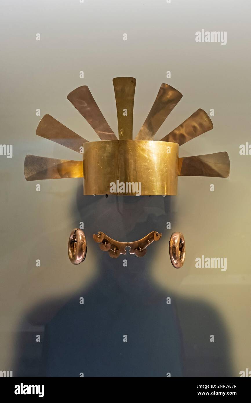 Crowns and helmets were worn by leaders, Pre-Columbian goldwork ...