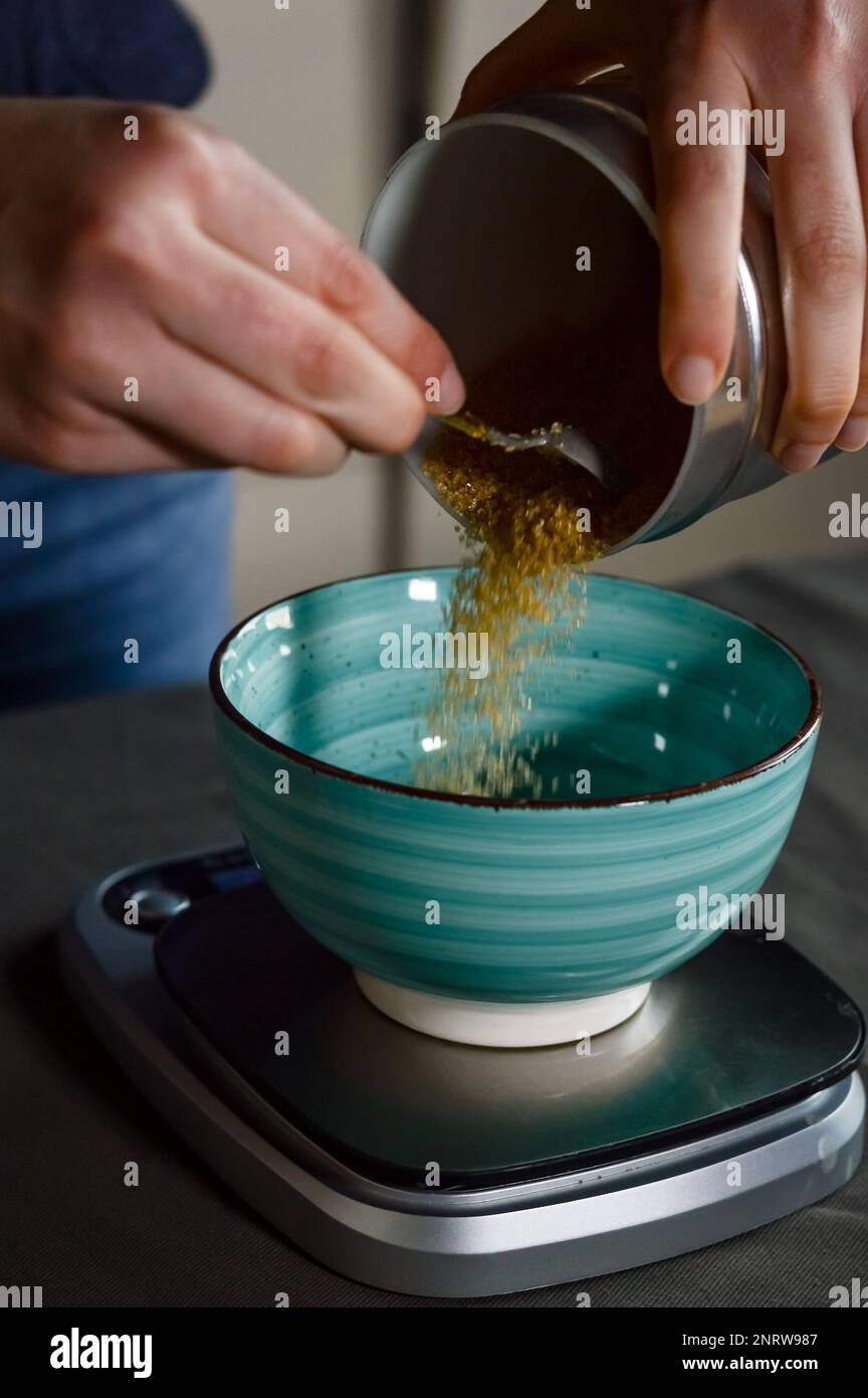 Weighing sugar pouring scales hi-res stock photography and images - Alamy