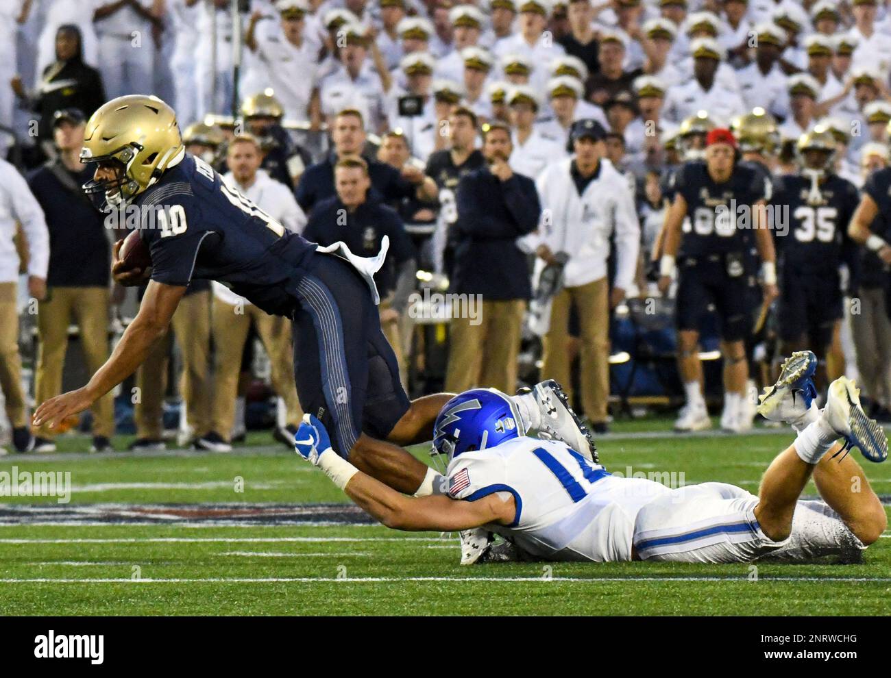 ANNAPOLIS, MD - OCTOBER 5: Navy Midshipmen quarterback Malcolm Perry ...