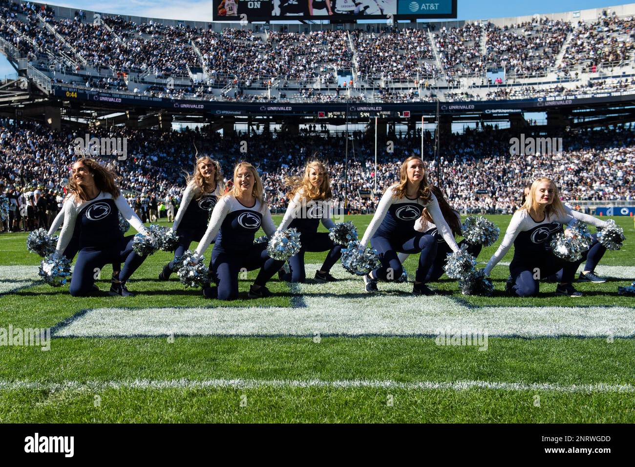 UNIVERSITY PARK, PA - OCTOBER 05: The Penn State Nittany Lions Dance ...