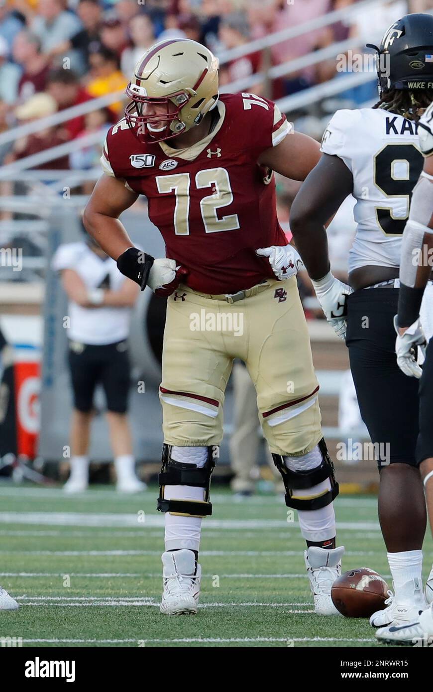 CHESTNUT HILL, MA - SEPTEMBER 28: Boston College offensive lineman Alec ...