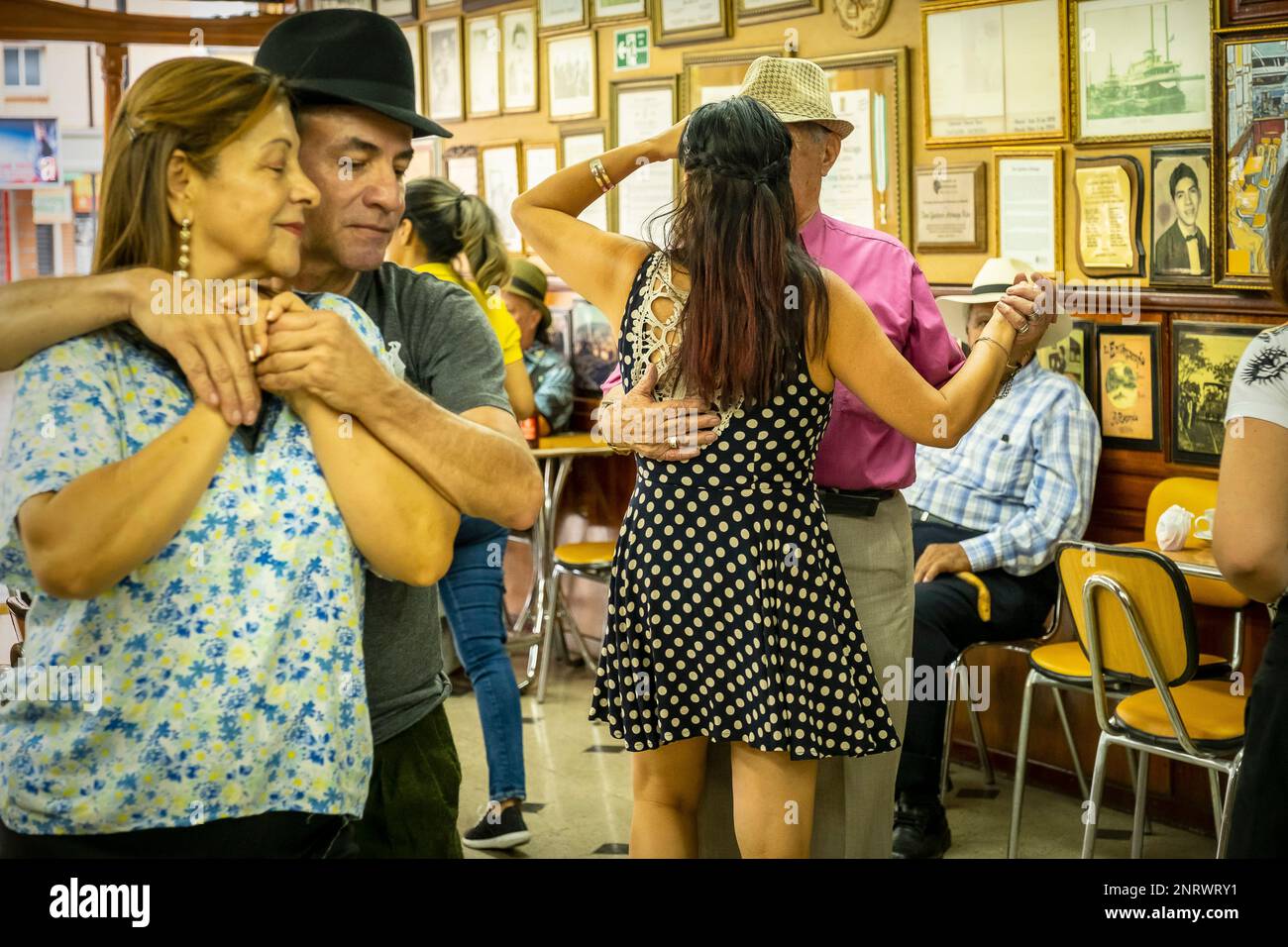 People dancing tango, Salón Málaga, Medellín, Colombia Stock Photo - Alamy