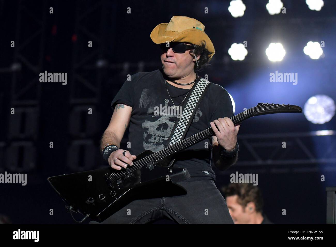Rock in Rio 2019, fourth day - Guitarist Yves Passarell of the ...