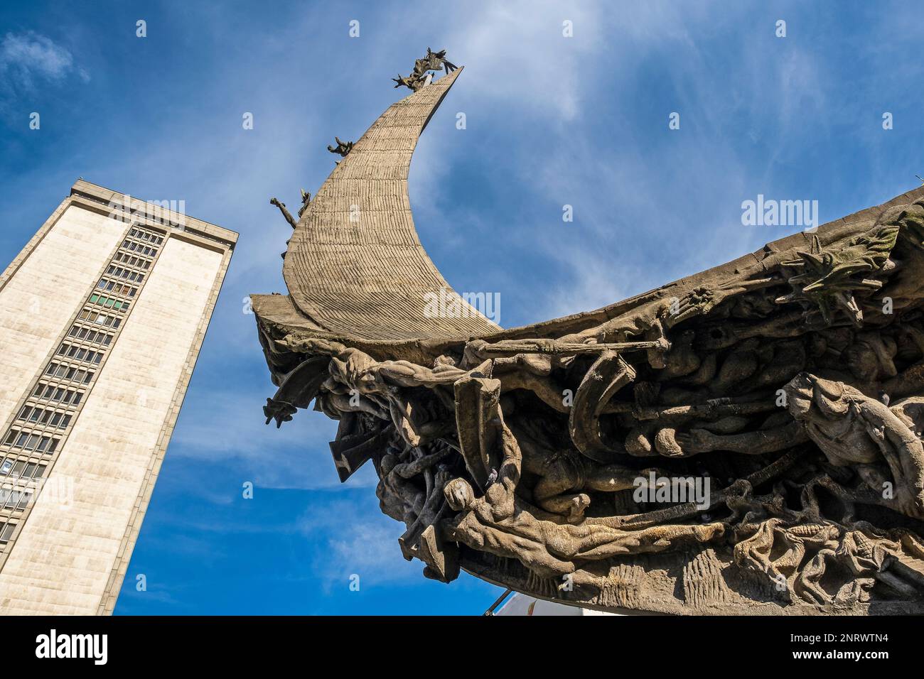 `Monument to the race´ by Rodrigo Arenas Betancur, in the ...