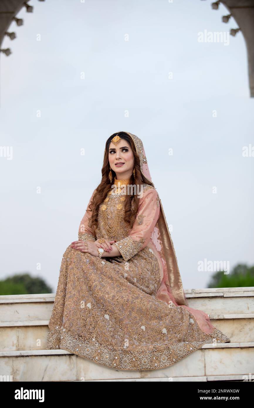 Indian bride dressed in traditional wedding clothes Stock Photo - Alamy