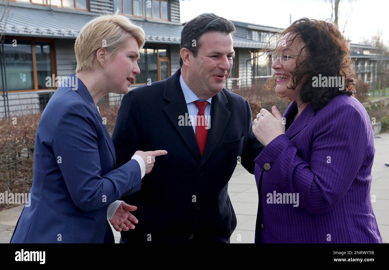 Schwerin, Germany. 27th Feb, 2023. Manuela Schwesig (SPD) (l-r ...