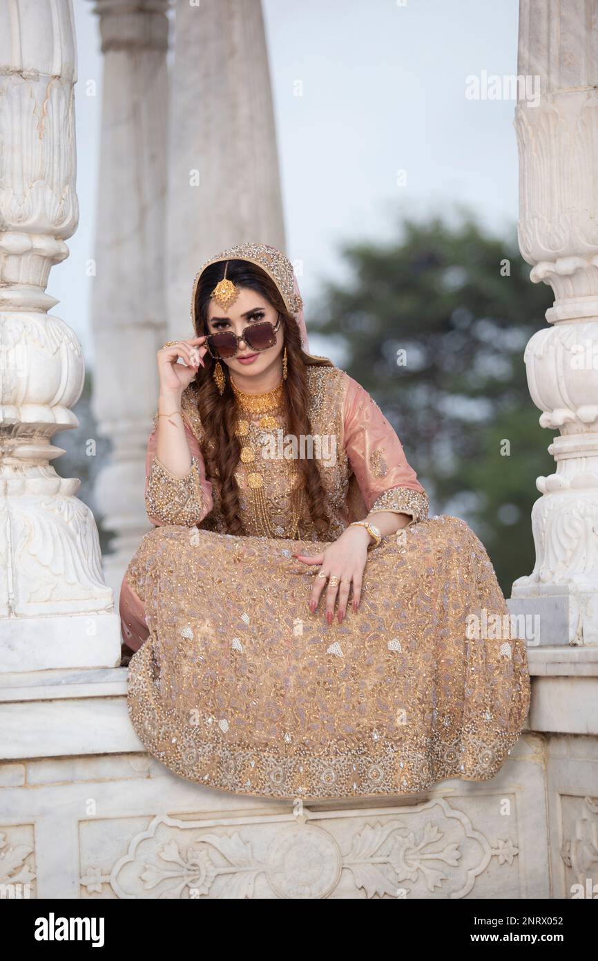 Indian bride dressed in traditional wedding clothes Stock Photo - Alamy