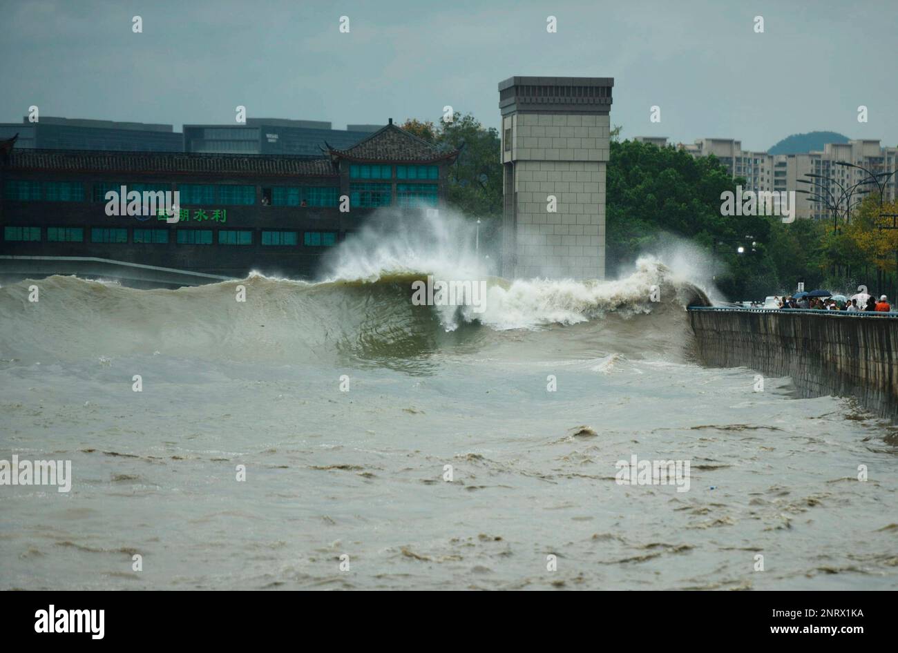 High waves hit the bank of Qiantang River in Hangzhou in east China's ...