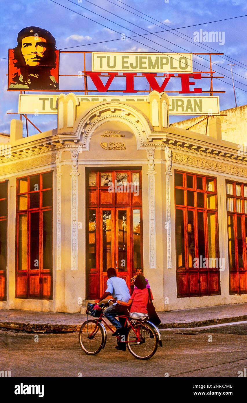 Revolutionary propaganda with a picture of Ernesto Che Guevara ...