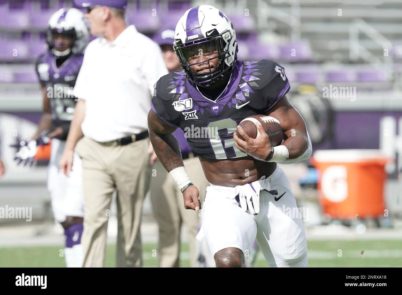 TCU Horned Frogs running back Darius Anderson (6)carries the ball ...