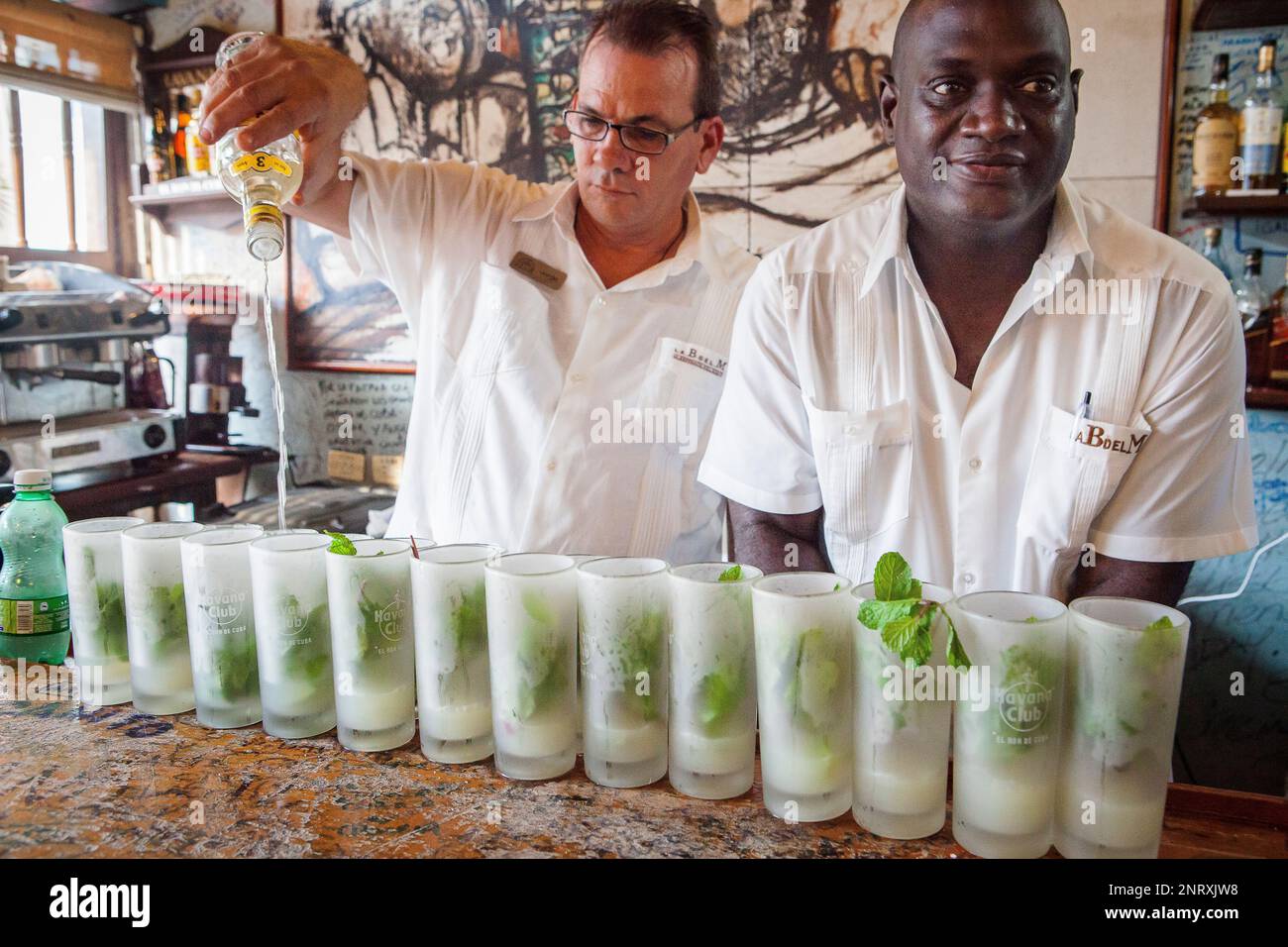 Barman preparing mojitos hi-res stock photography and images - Alamy
