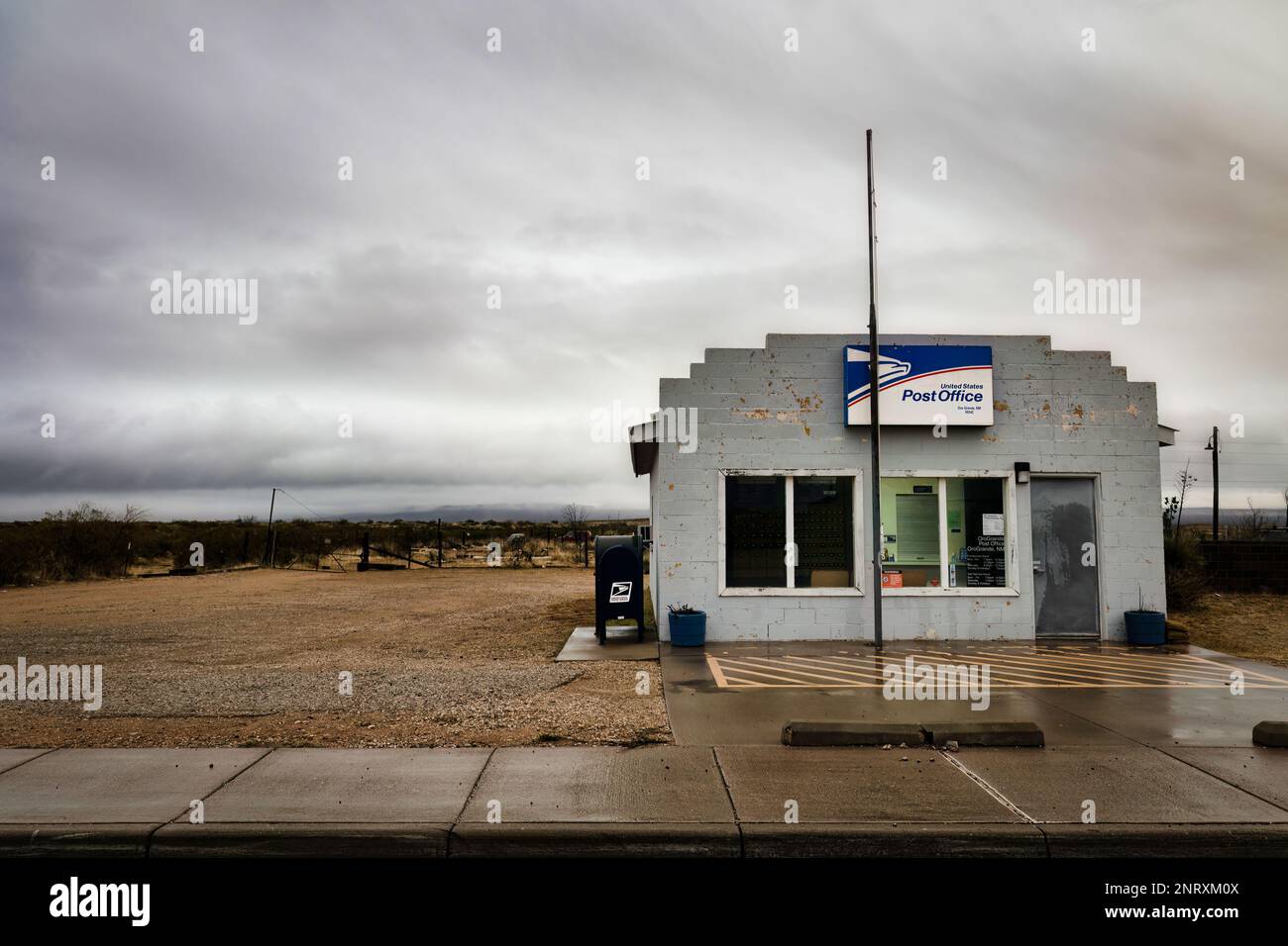 Us post office building in disrepair hi-res stock photography and ...