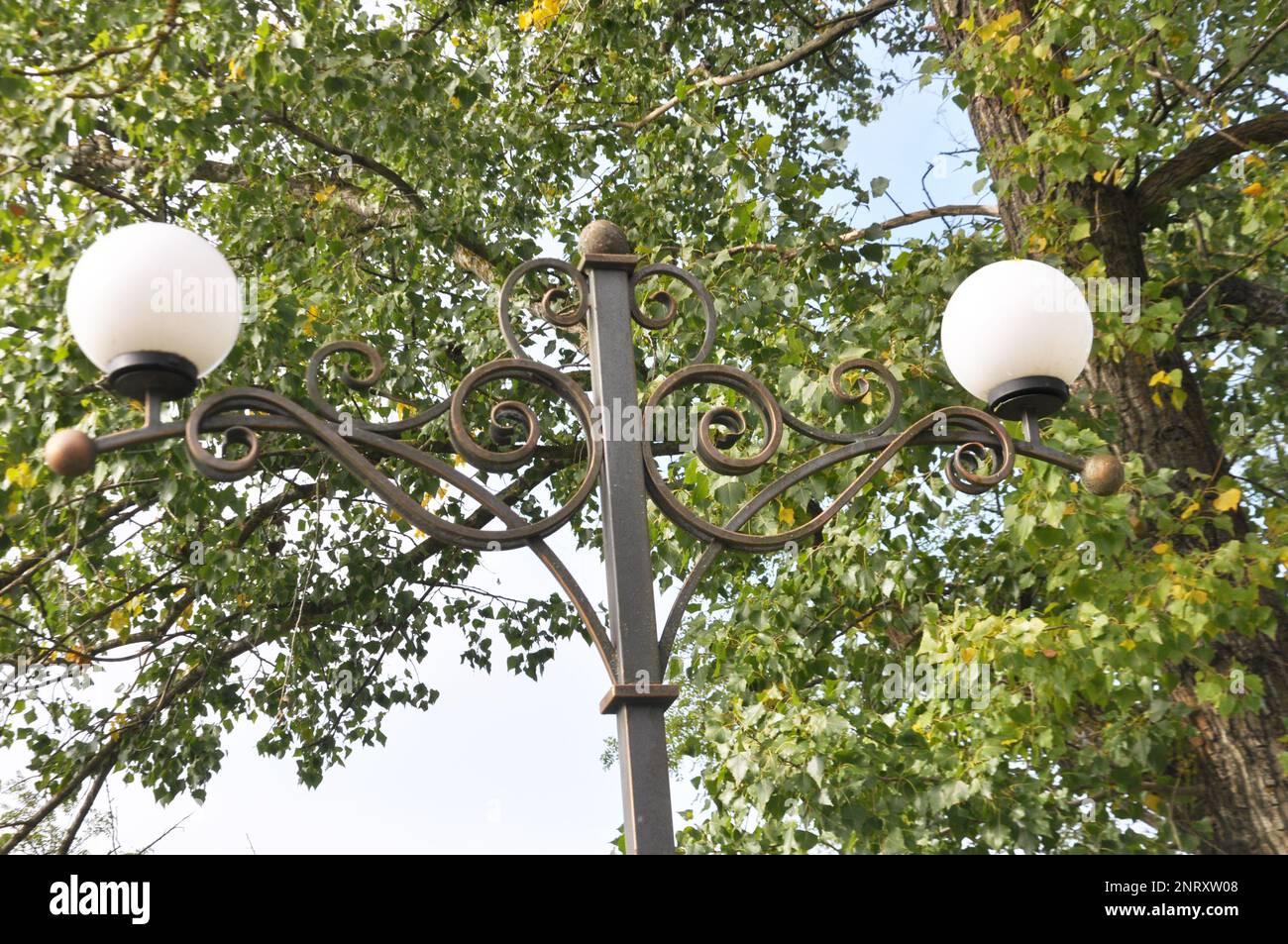 Old street light design hi-res stock photography and images - Alamy