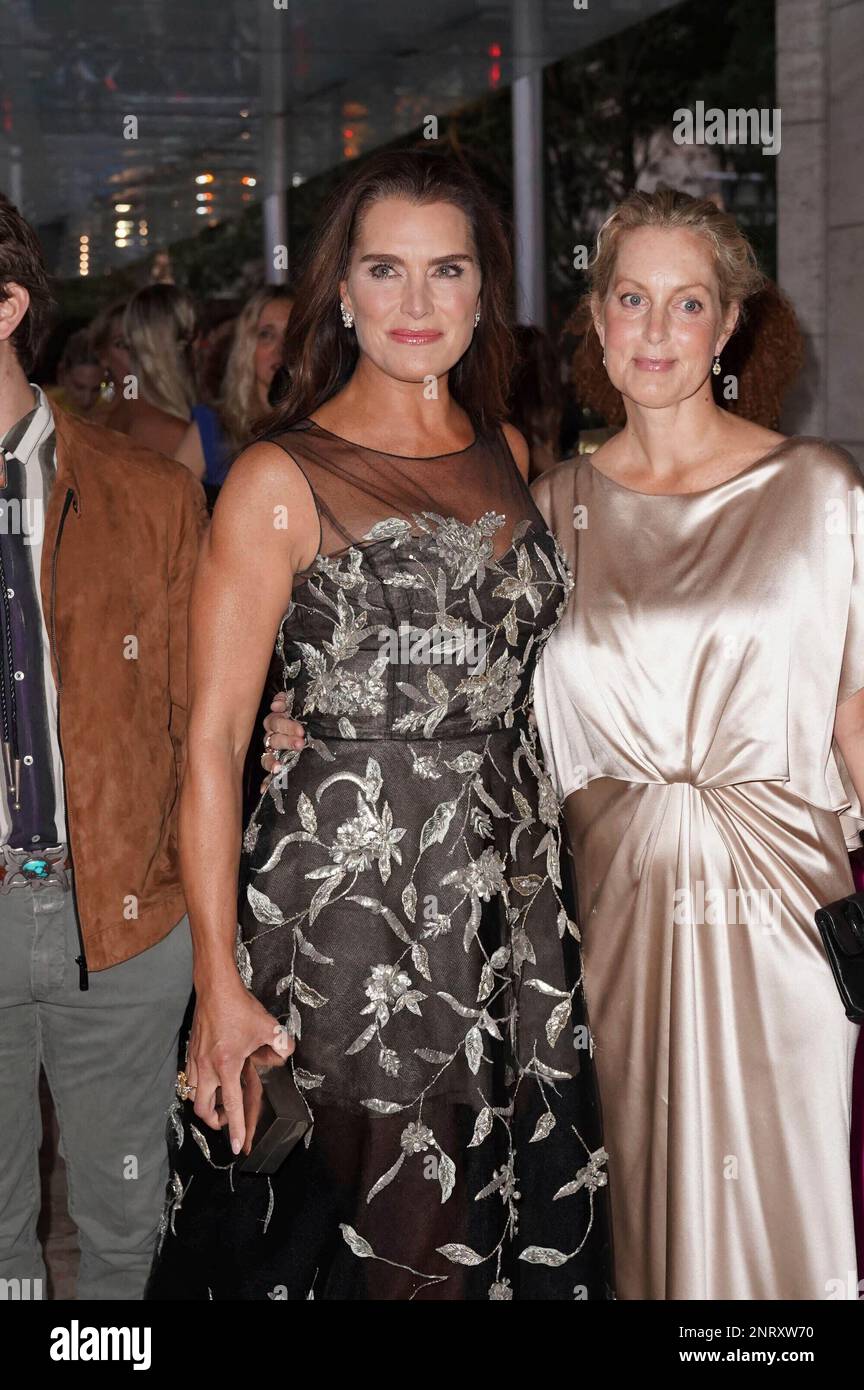 Photo by: John Nacion/STAR MAX/IPx 2019 9/26/19 Brooke Shields and Ali ...