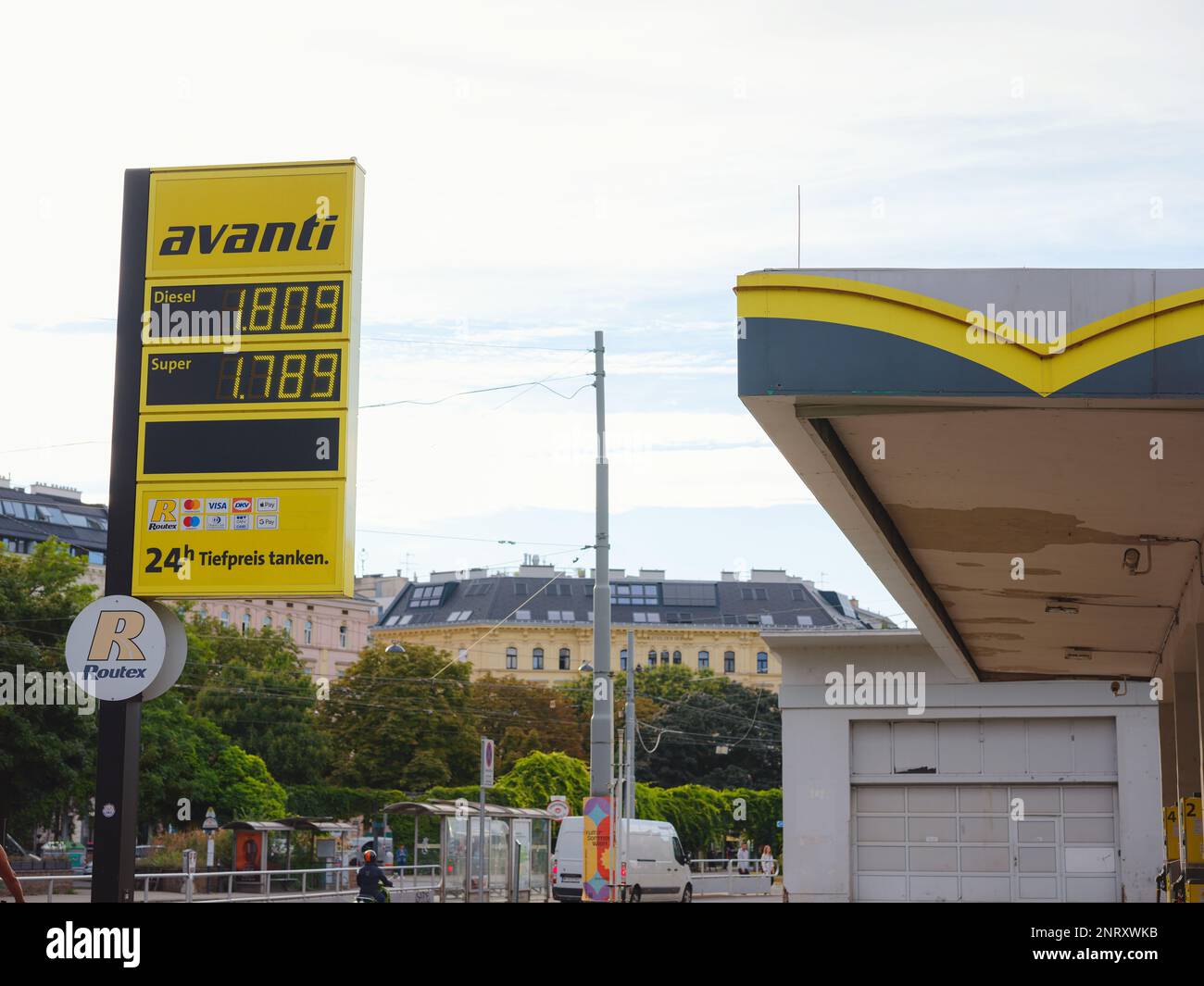 Avanti gas hi-res stock photography and images - Alamy