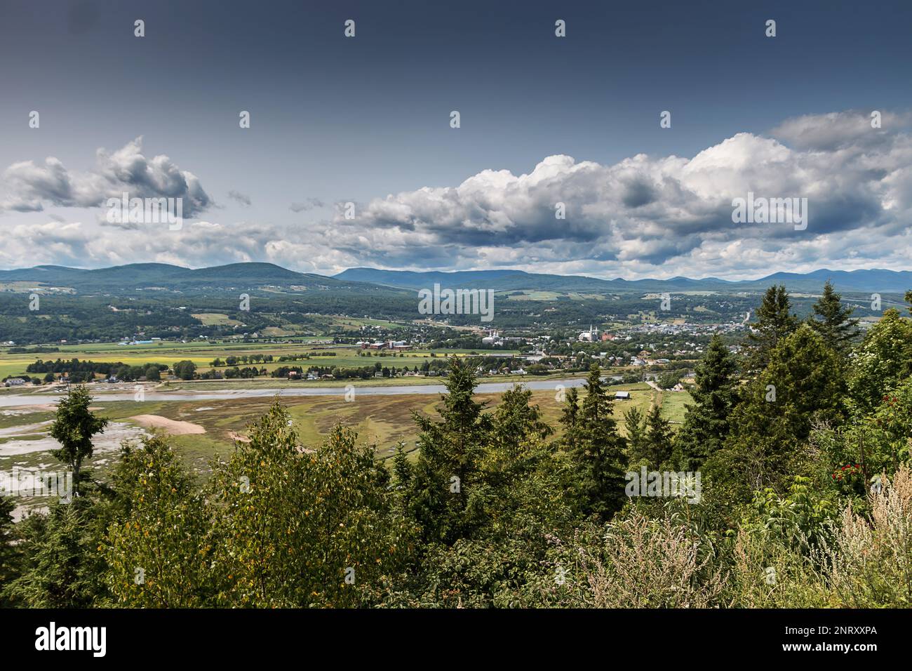 Lush valley landscape hi-res stock photography and images - Alamy