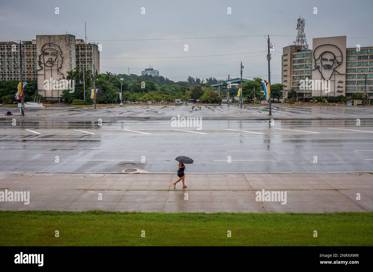 Revolution square, murals of Che Guevara and Camilo Cienfuegos, La ...