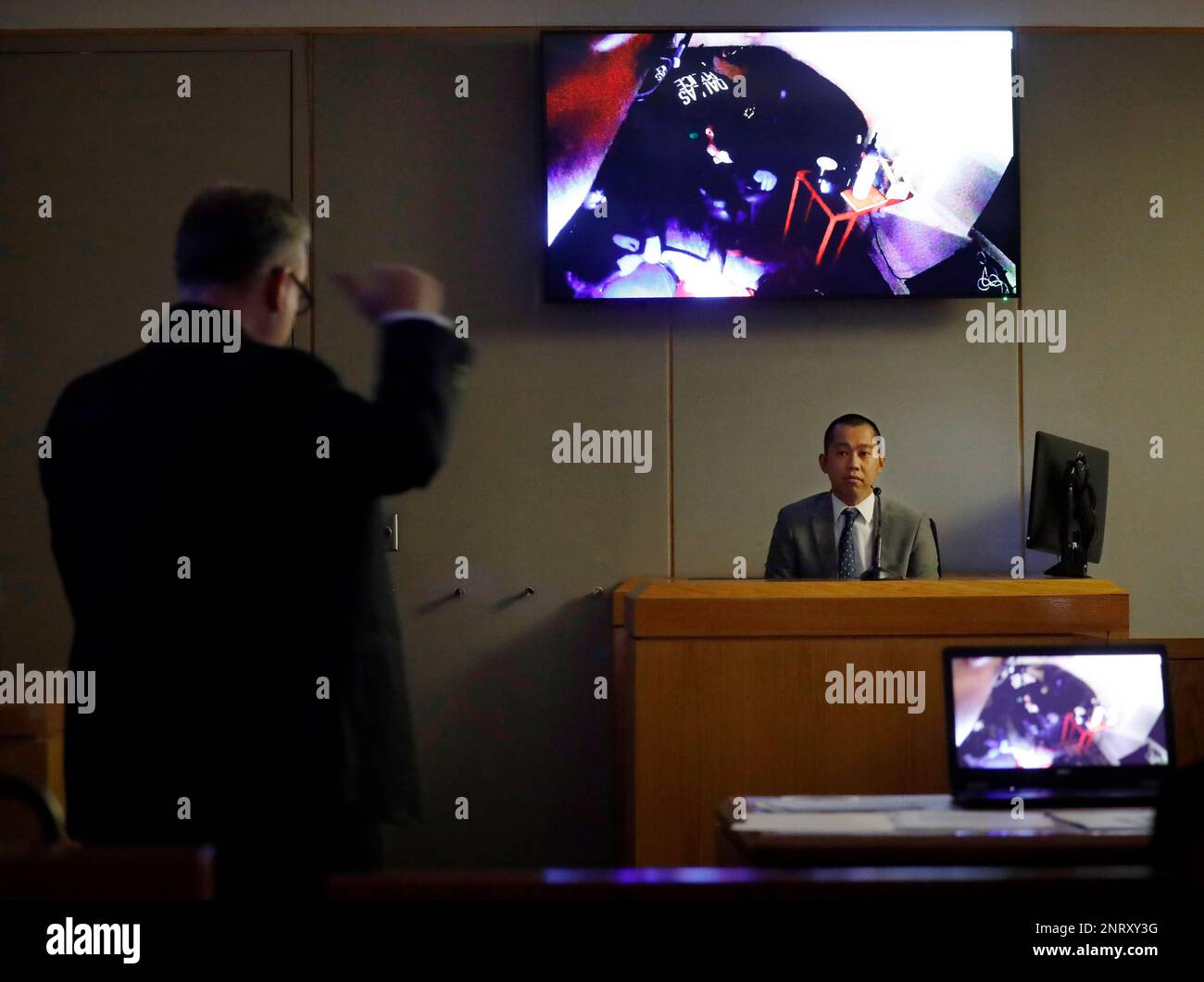 Dallas police officer Tu Nguyen is questioned by Assistant District ...