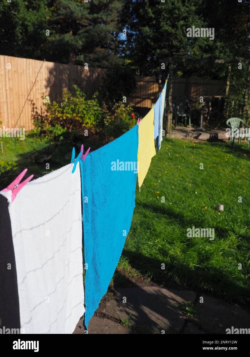 Back garden washing line hi-res stock photography and images - Alamy