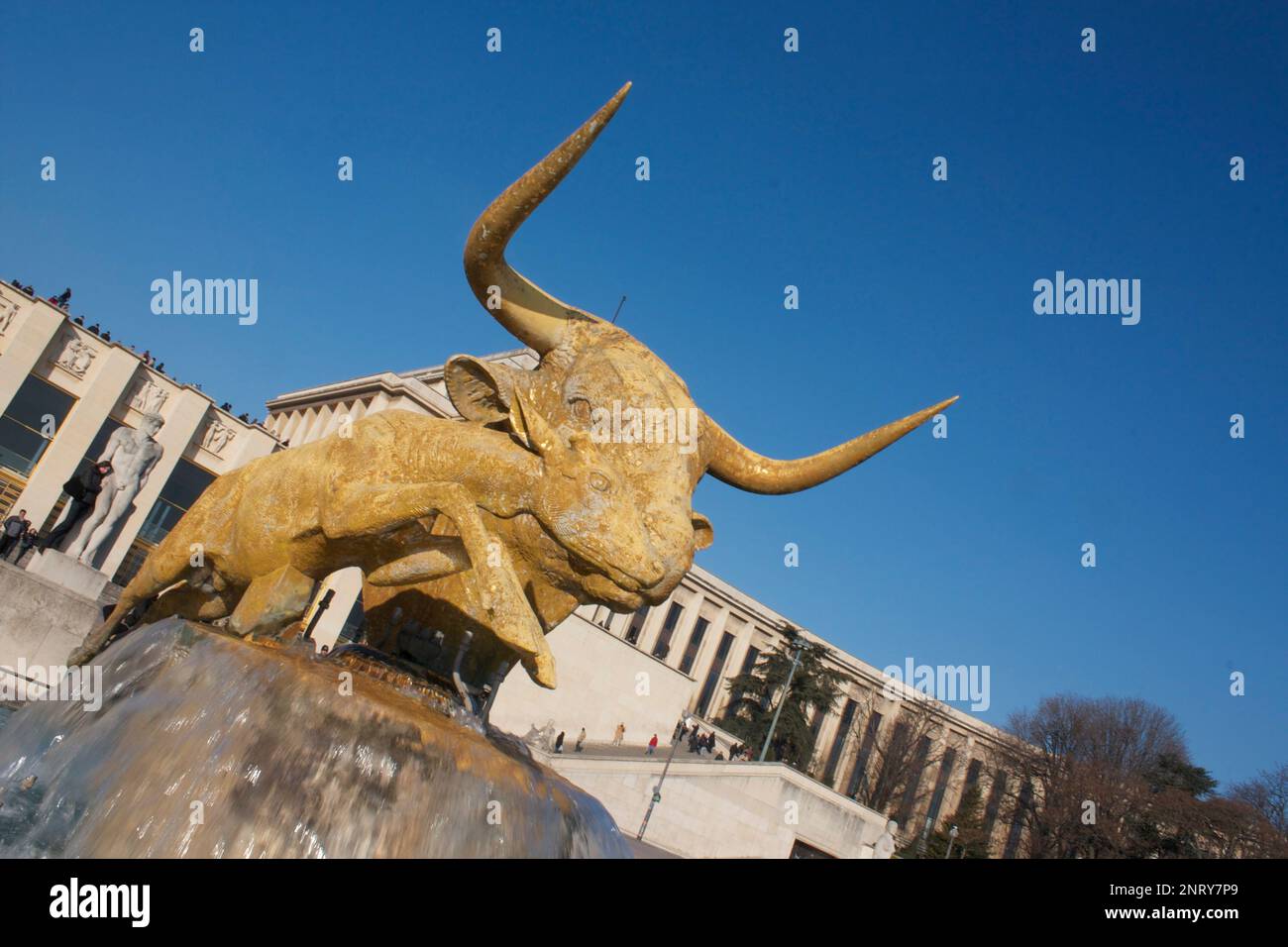 Statues, Les Jardins du Trocadero, Paris, France Stock Photo - Alamy