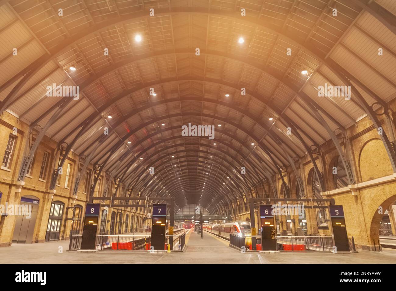 England, London, Kings Cross Station, Empty Platform Station View Stock ...